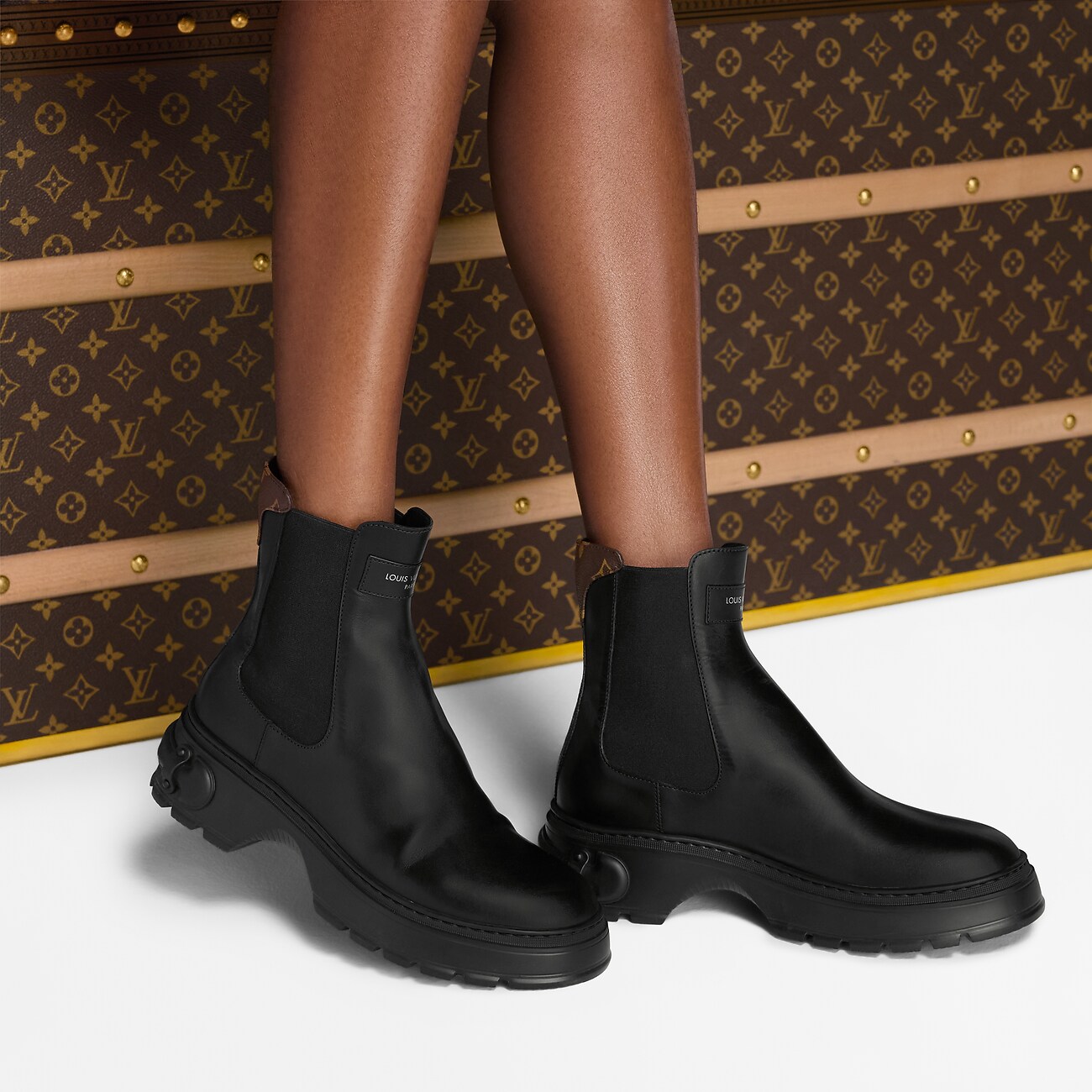 LV Squad Chelsea Ankle Boots - Luxury Black | LOUIS VUITTON